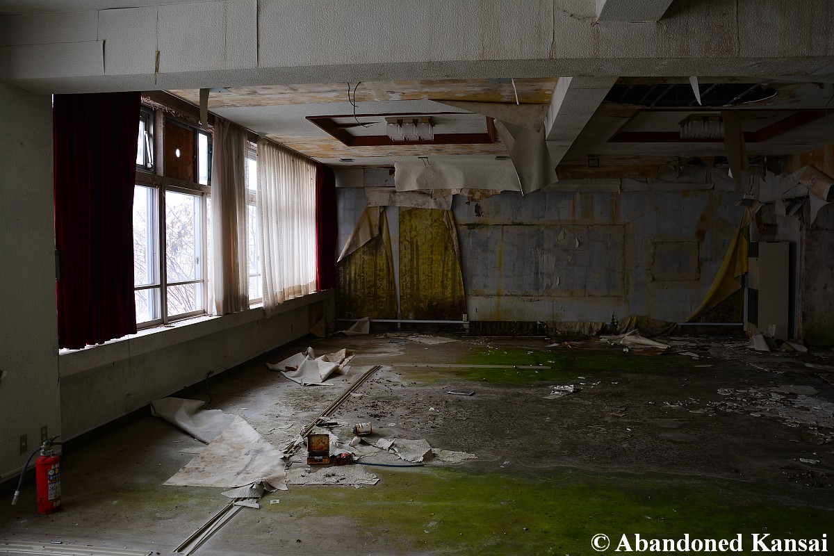 Decaying Dining Room | Abandoned Kansai