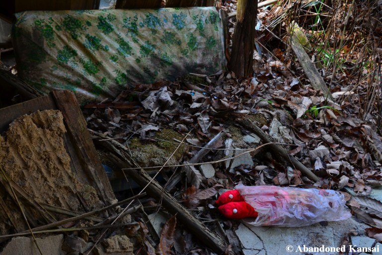 Decaying Dolls Shrine | Abandoned Kansai