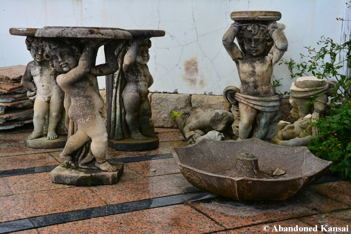 Abandoned Room Full Of Statues Japan | Abandoned Kansai