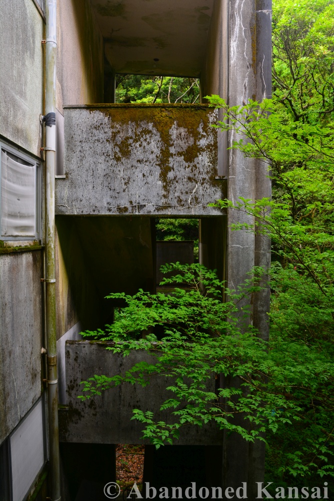 Showa Era Onsen Town Apartment Building | Abandoned Kansai