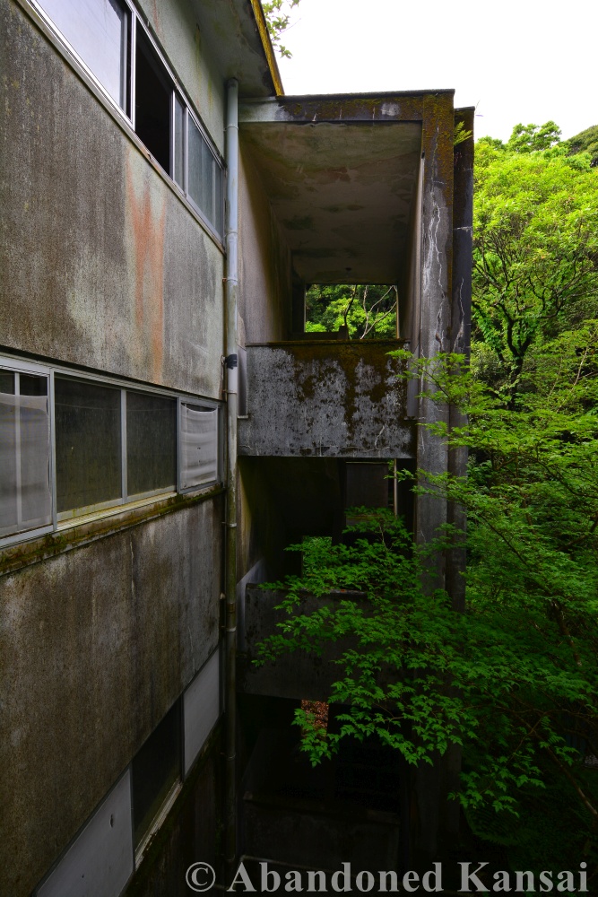 Showa Era Onsen Town Apartment Building | Abandoned Kansai