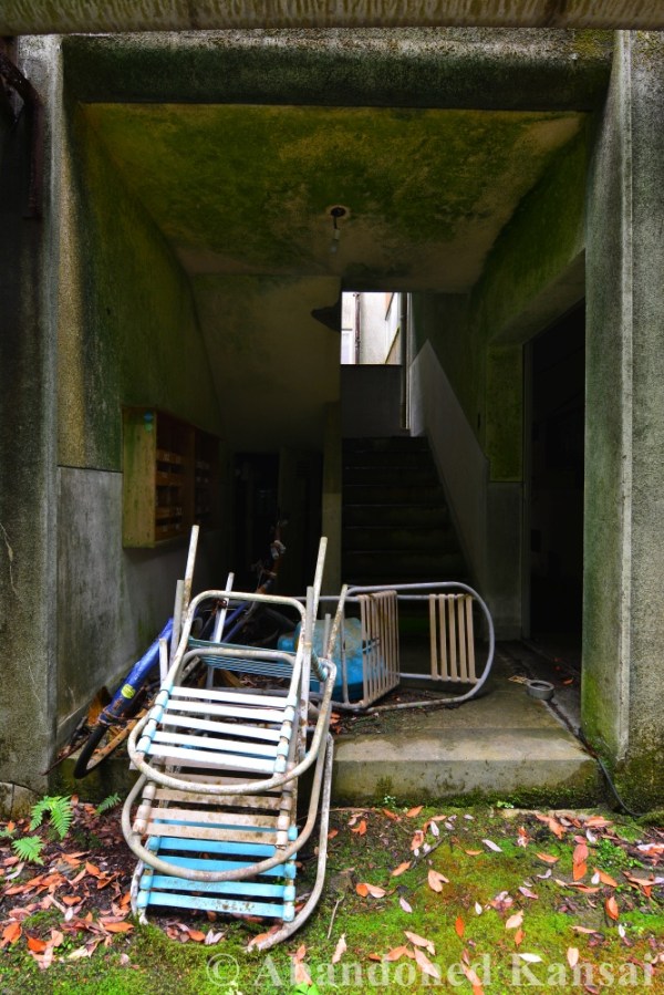 Showa Era Onsen Town Apartment Building | Abandoned Kansai